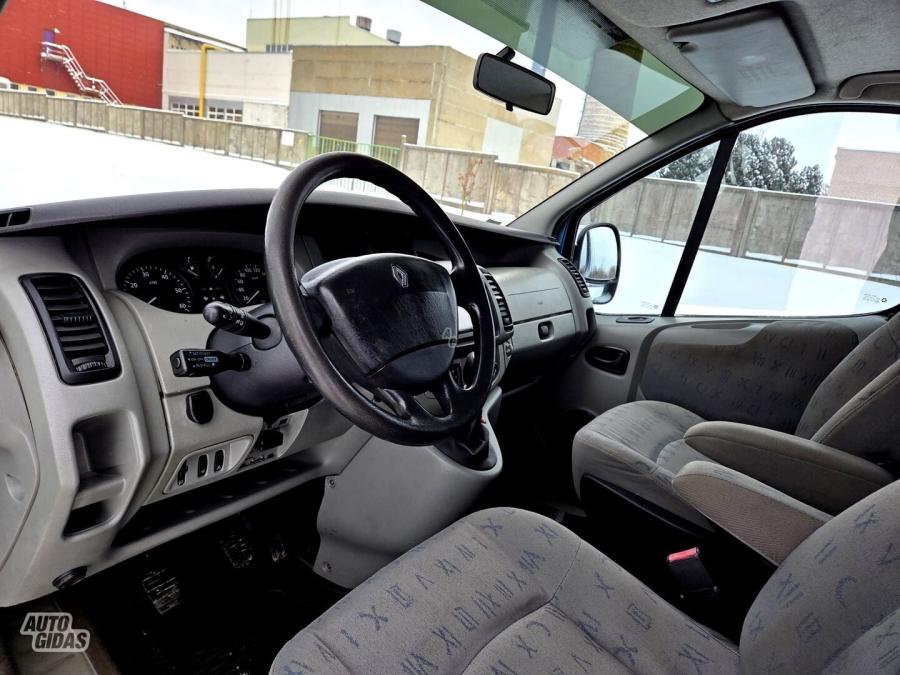 Zils Renault Trafic 2004 Viļņa, ar dzinēja tilpumu 2.50 L un nobraukumu 198 tūkst. km par 6300 €, foto 13 vietnē AUTOMOTO.COM.LV