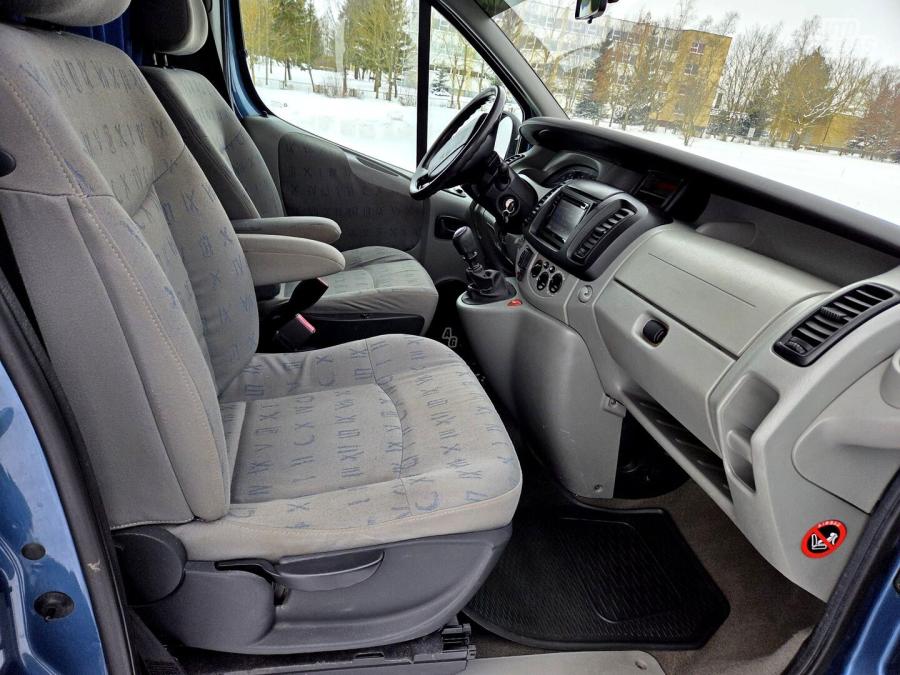 Zils Renault Trafic 2004 Viļņa, ar dzinēja tilpumu 2.50 L un nobraukumu 198 tūkst. km par 6300 €, foto 14 vietnē AUTOMOTO.COM.LV