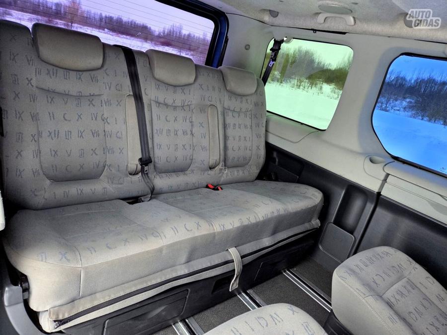 Zils Renault Trafic 2004 Viļņa, ar dzinēja tilpumu 2.50 L un nobraukumu 198 tūkst. km par 6300 €, foto 17 vietnē AUTOMOTO.COM.LV