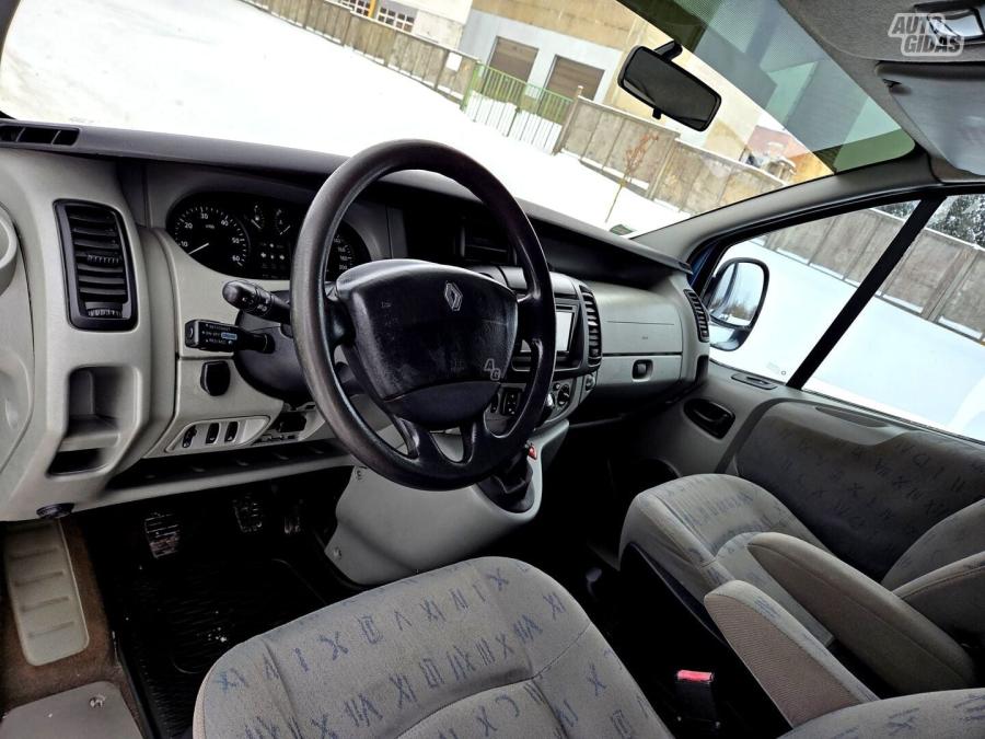 Zils Renault Trafic 2004 Viļņa, ar dzinēja tilpumu 2.50 L un nobraukumu 198 tūkst. km par 6300 €, foto 22 vietnē AUTOMOTO.COM.LV