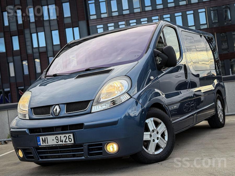Blue Renault Trafic 2004 in Riga, with an engine capacity of 2.50 L and mileage of 397 thousand km for 5750 €, photo 1 on AUTOMOTO.COM.LV