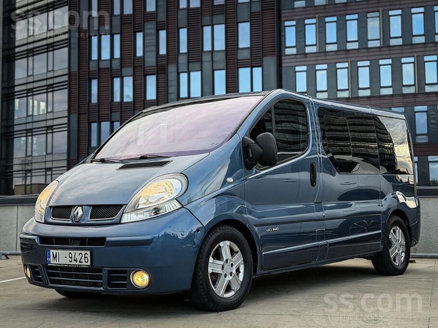 Blue Renault Trafic 2004 in Riga, with an engine capacity of 2.50 L and mileage of 397 thousand km for 5750 €, photo 3 on AUTOMOTO.COM.LV