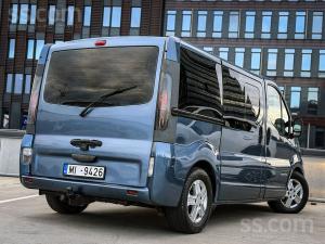 Blue Renault Trafic 2004 in Riga, with an engine capacity of 2.50 L and mileage of 397 thousand km for 5750 €, photo 6 on AUTOMOTO.COM.LV