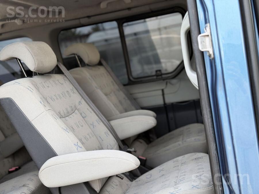 Blue Renault Trafic 2004 in Riga, with an engine capacity of 2.50 L and mileage of 397 thousand km for 5750 €, photo 12 on AUTOMOTO.COM.LV