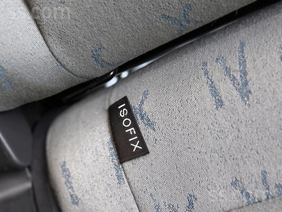 Blue Renault Trafic 2004 in Riga, with an engine capacity of 2.50 L and mileage of 397 thousand km for 5750 €, photo 17 on AUTOMOTO.COM.LV