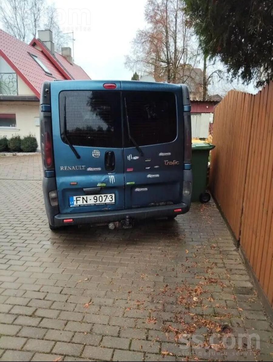 Zils Renault Trafic 2005 Saldus, ar dzinēja tilpumu 1.90 L un nobraukumu 475 tūkst. km par 3500 €, foto 1 vietnē AUTOMOTO.COM.LV