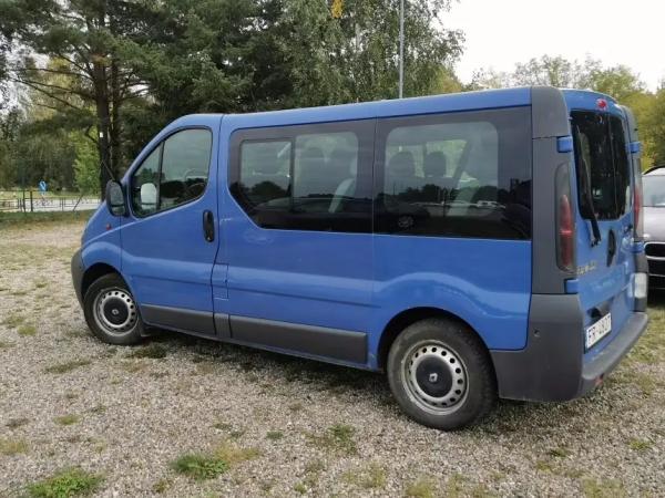 Blue Renault Trafic 2005 in Kuldiga, with an engine capacity of 1.90 L and mileage of 422 thousand km for 3700 €, photo 4 on AUTOMOTO.COM.LV