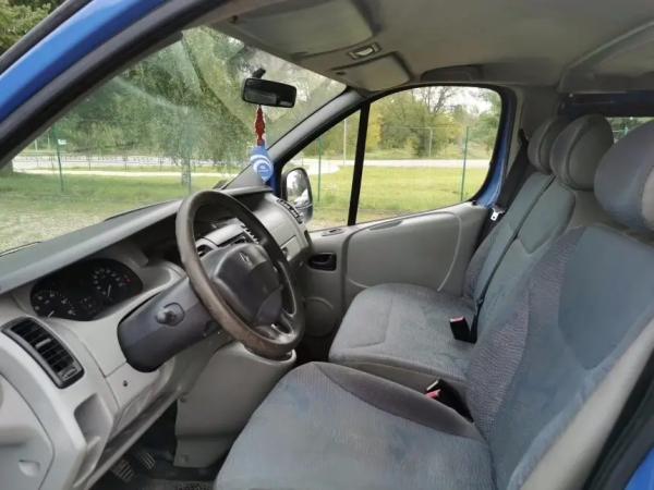 Blue Renault Trafic 2005 in Kuldiga, with an engine capacity of 1.90 L and mileage of 422 thousand km for 3700 €, photo 8 on AUTOMOTO.COM.LV