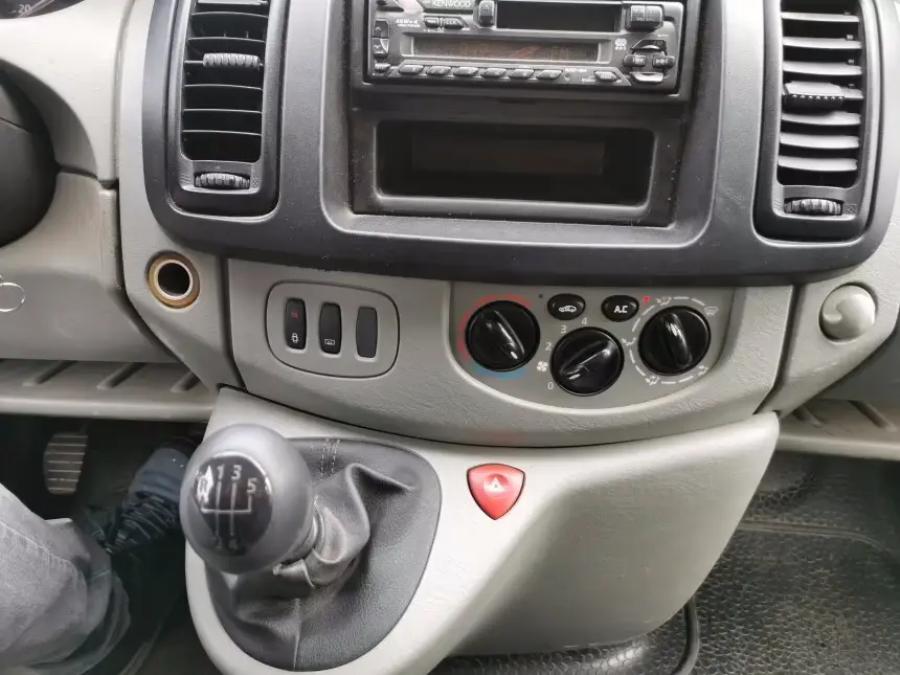 Zils Renault Trafic 2005 Kuldīga, ar dzinēja tilpumu 1.90 L un nobraukumu 422 tūkst. km par 3700 €, foto 10 vietnē AUTOMOTO.COM.LV