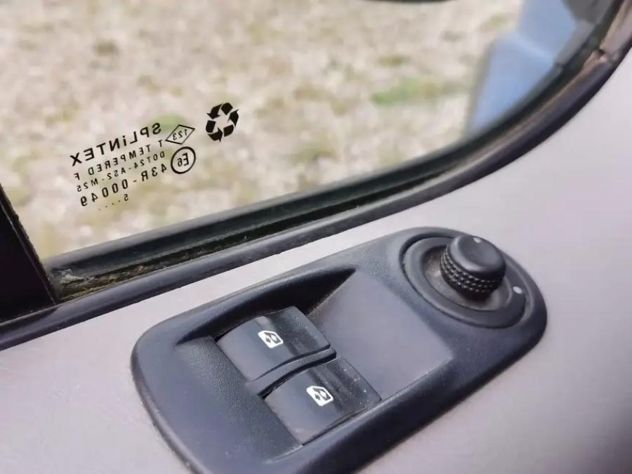 Zils Renault Trafic 2005 Kuldīga, ar dzinēja tilpumu 1.90 L un nobraukumu 422 tūkst. km par 3700 €, foto 11 vietnē AUTOMOTO.COM.LV