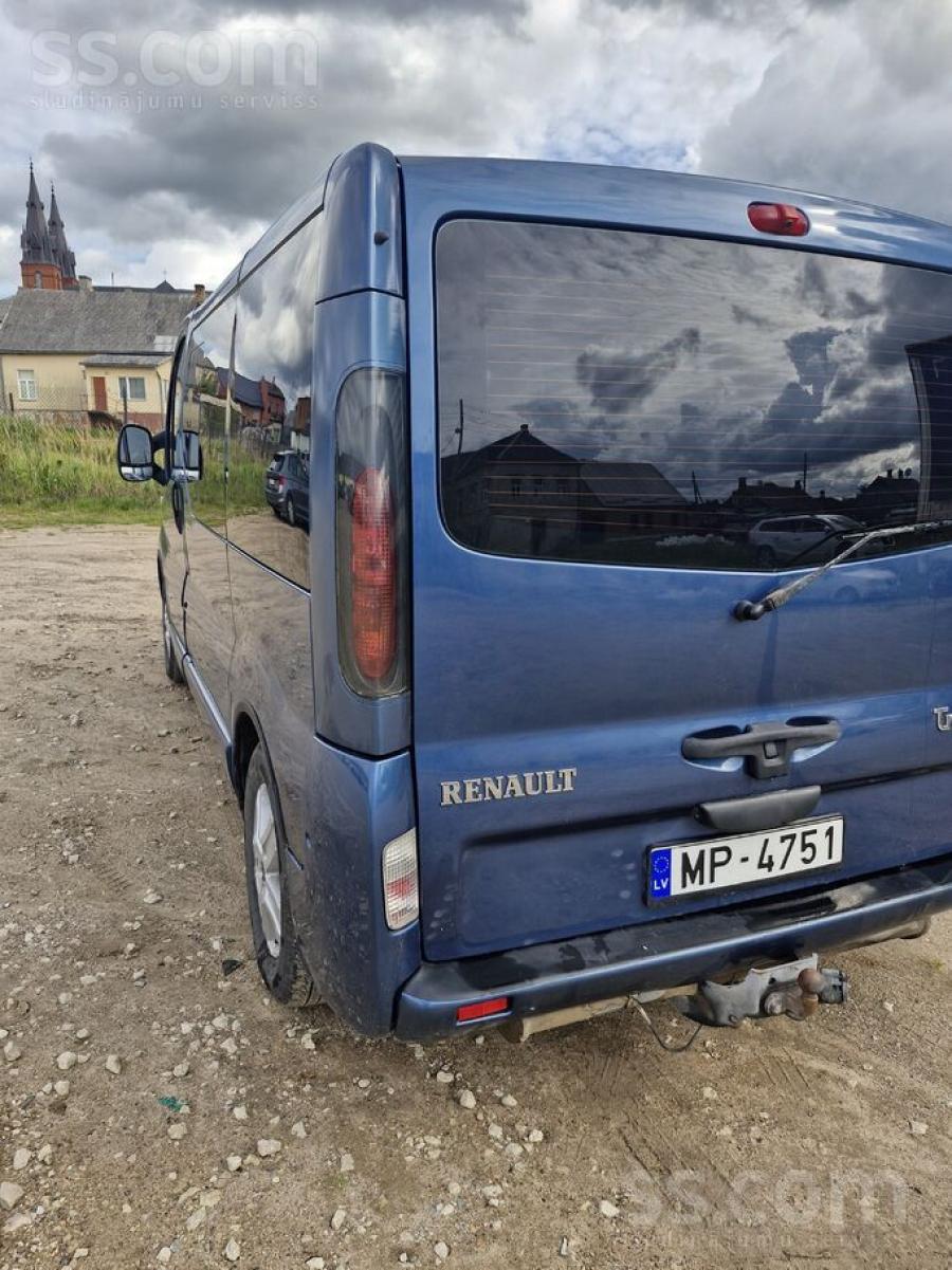 Zils Renault Trafic 2005 Rēzekne, ar dzinēja tilpumu 1.90 L un nobraukumu 309 tūkst. km par 5500 €, foto 5 vietnē AUTOMOTO.COM.LV