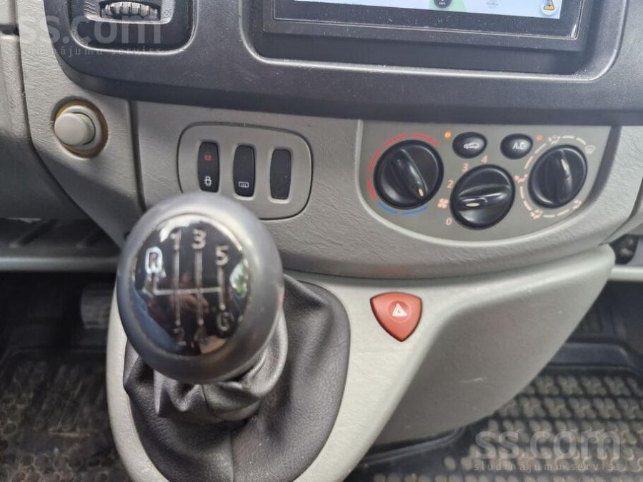 Zils Renault Trafic 2005 Rēzekne, ar dzinēja tilpumu 1.90 L un nobraukumu 309 tūkst. km par 5500 €, foto 9 vietnē AUTOMOTO.COM.LV