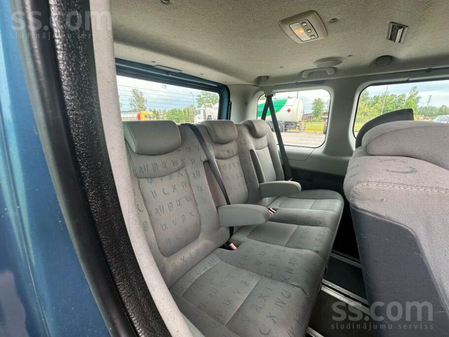 Zils Renault Trafic 2006 Rīga, ar dzinēja tilpumu 2.50 L un nobraukumu 242 tūkst. km par 14150 €, foto 10 vietnē AUTOMOTO.COM.LV