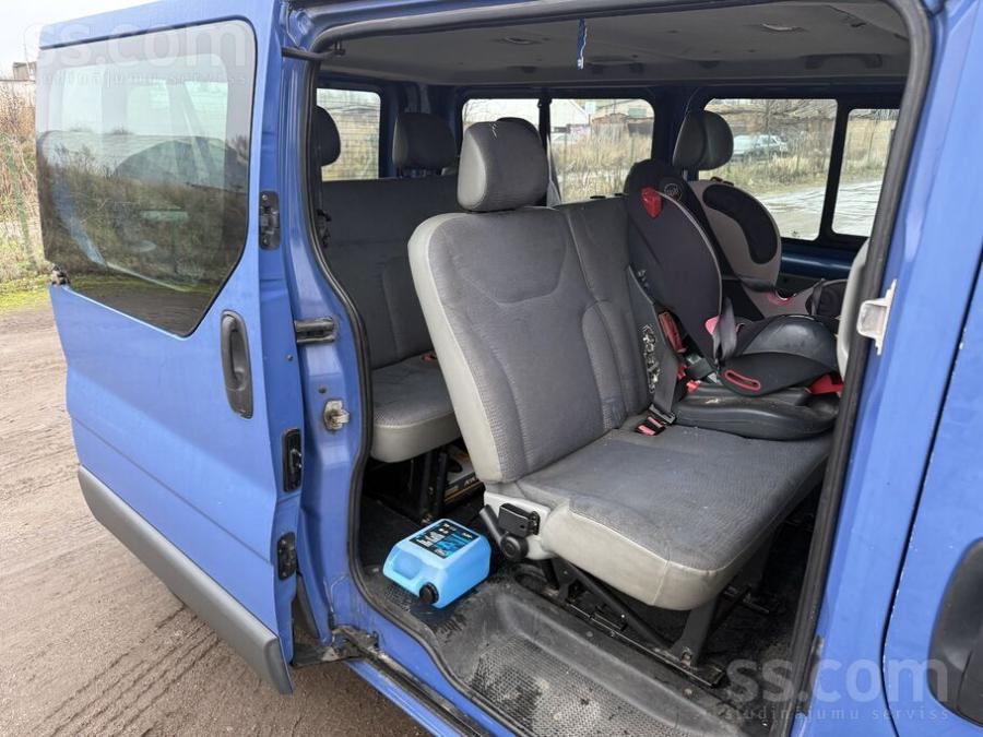 Zils Renault Trafic 2006 Jelgava, ar dzinēja tilpumu 2.50 L un nobraukumu 349 tūkst. km par 5900 €, foto 5 vietnē AUTOMOTO.COM.LV