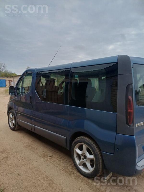 Blue Renault Trafic 2006 in Ludza, with an engine capacity of 1.90 L and mileage of 308 thousand km for 6200 €, photo 3 on AUTOMOTO.COM.LV