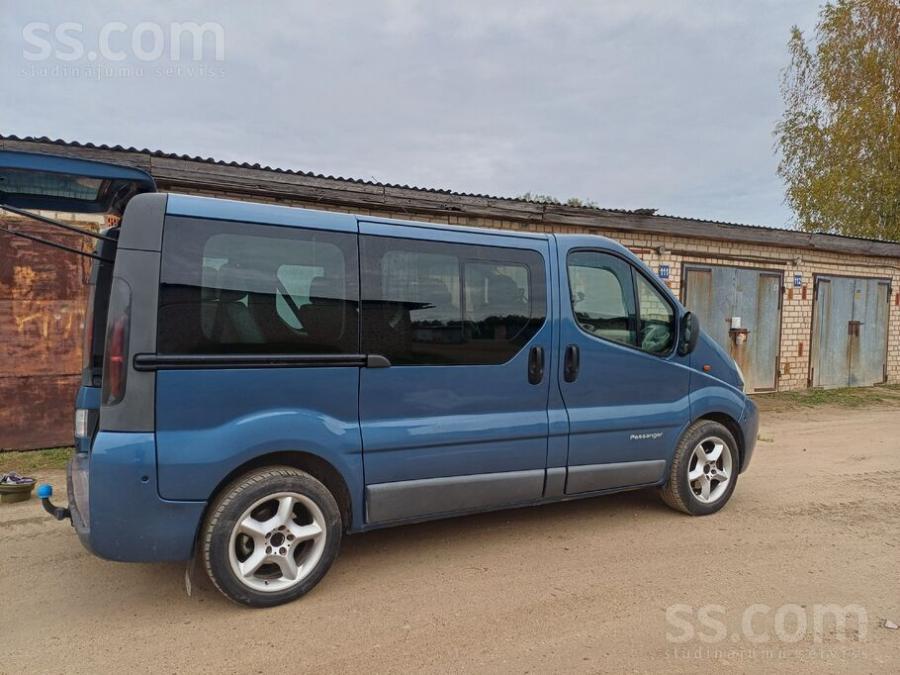 Zils Renault Trafic 2006 Ludza, ar dzinēja tilpumu 1.90 L un nobraukumu 308 tūkst. km par 6200 €, foto 9 vietnē AUTOMOTO.COM.LV