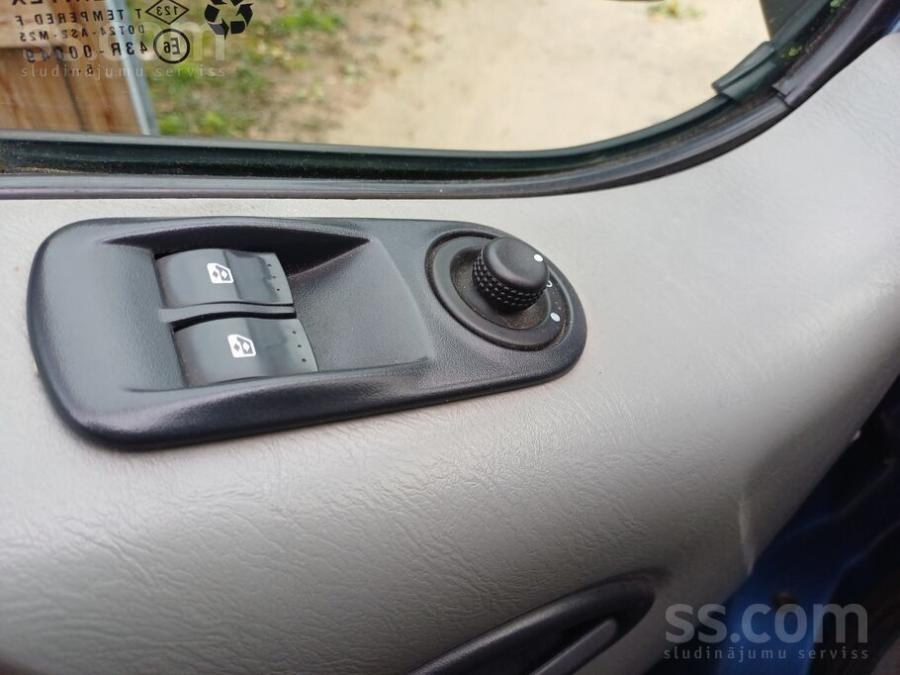 Zils Renault Trafic 2006 Ludza, ar dzinēja tilpumu 1.90 L un nobraukumu 308 tūkst. km par 6200 €, foto 20 vietnē AUTOMOTO.COM.LV