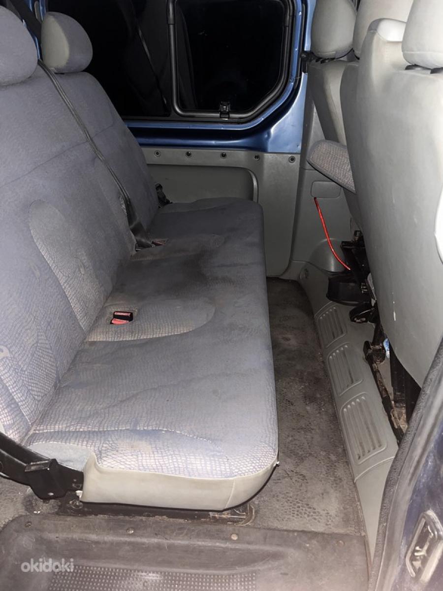 Blue Renault Trafic 2006 in Tartu, with an engine capacity of 2.00 L and mileage of 301 thousand km for 7000 €, photo 15 on AUTOMOTO.COM.LV