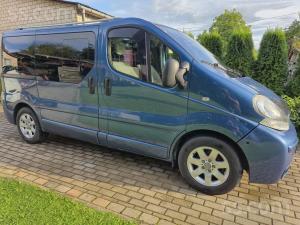 Zils Renault Trafic 2006 Rīga, ar dzinēja tilpumu 2.50 L un nobraukumu 383 tūkst. km par 6200 €, foto  vietnē AUTOMOTO.COM.LV