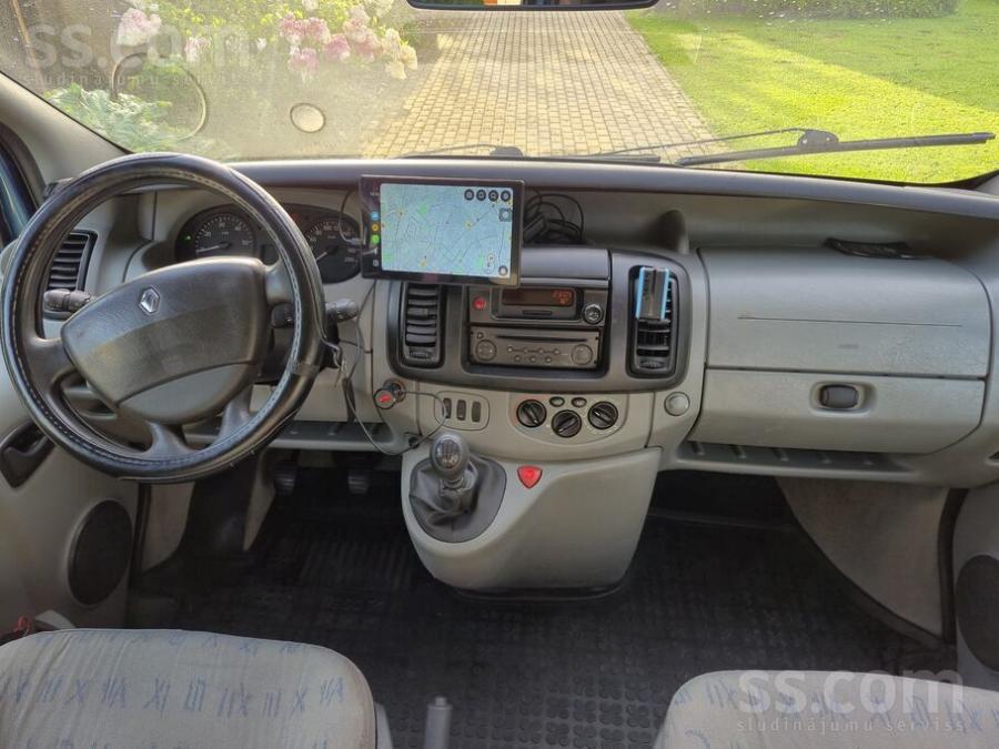 Blue Renault Trafic 2006 in Riga, with an engine capacity of 2.50 L and mileage of 383 thousand km for 6200 €, photo 5 on AUTOMOTO.COM.LV