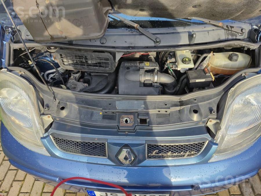 Blue Renault Trafic 2006 in Riga, with an engine capacity of 2.50 L and mileage of 383 thousand km for 6200 €, photo 9 on AUTOMOTO.COM.LV