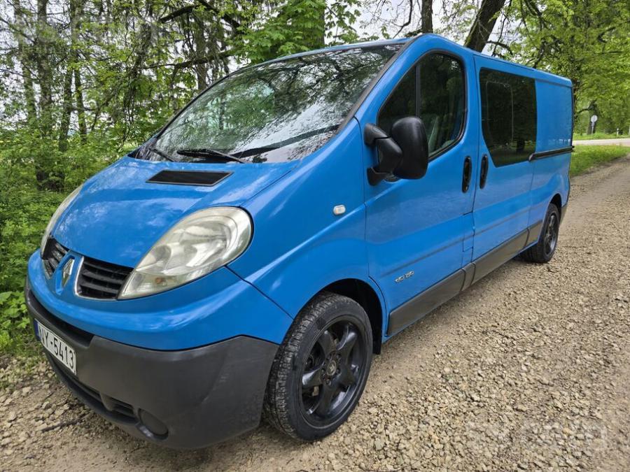 Blue Renault Trafic 2007 in Ludza, with an engine capacity of 2.50 L and mileage of 385 thousand km for 4200 €, photo 1 on AUTOMOTO.COM.LV