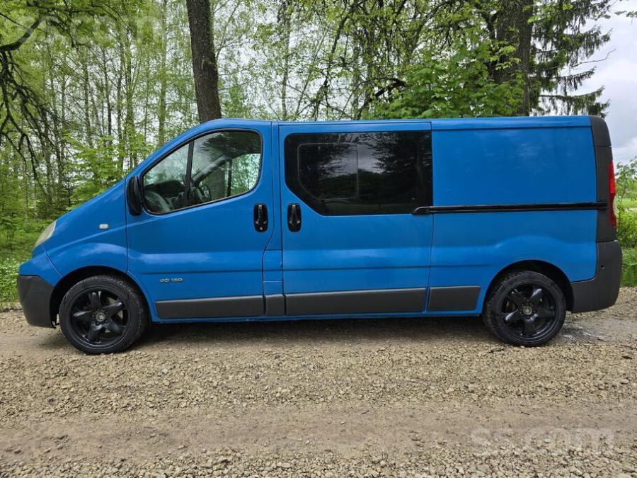 Blue Renault Trafic 2007 in Ludza, with an engine capacity of 2.50 L and mileage of 385 thousand km for 4200 €, photo 2 on AUTOMOTO.COM.LV