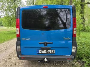 Blue Renault Trafic 2007 in Ludza, with an engine capacity of 2.50 L and mileage of 385 thousand km for 4200 €, photo 4 on AUTOMOTO.COM.LV