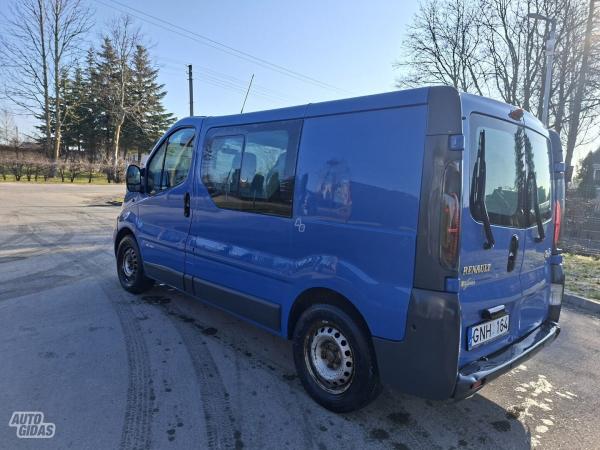 Blue Renault Trafic 2007 in Kretinga, with an engine capacity of 2.50 L and mileage of 371 thousand km for 2450 €, photo 6 on AUTOMOTO.COM.LV