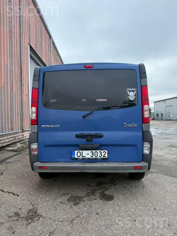 Zils Renault Trafic 2007 Rīga, ar dzinēja tilpumu 2.50 L un nobraukumu 0 tūkst. km par 5700 €, foto 4 vietnē AUTOMOTO.COM.LV
