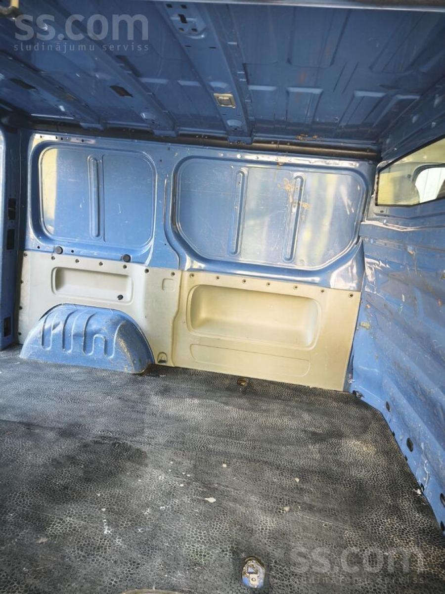 Blue Renault Trafic 2007 in Tukums, with an engine capacity of 2.00 L and mileage of 324 thousand km for 2390 €, photo 6 on AUTOMOTO.COM.LV