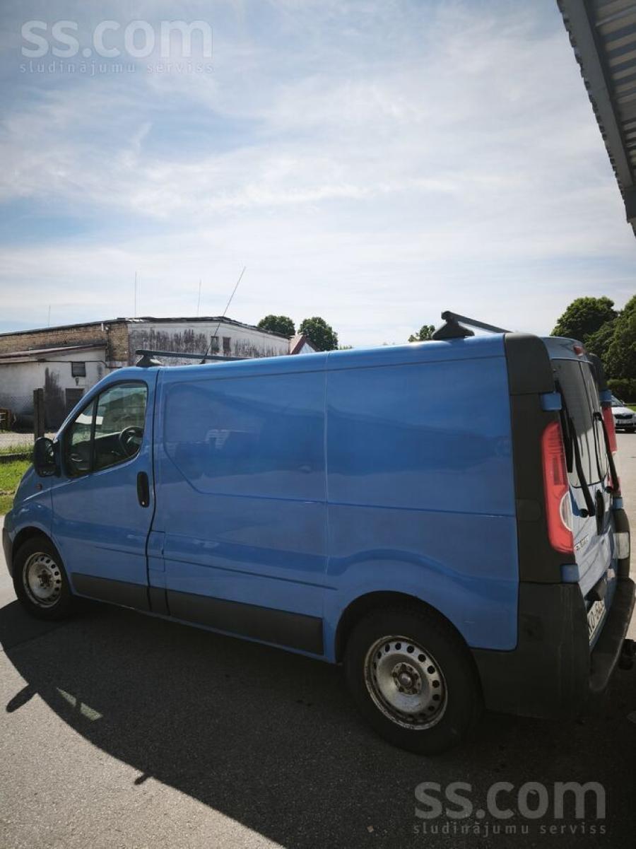 Blue Renault Trafic 2007 in Tukums, with an engine capacity of 2.00 L and mileage of 324 thousand km for 2390 €, photo 8 on AUTOMOTO.COM.LV