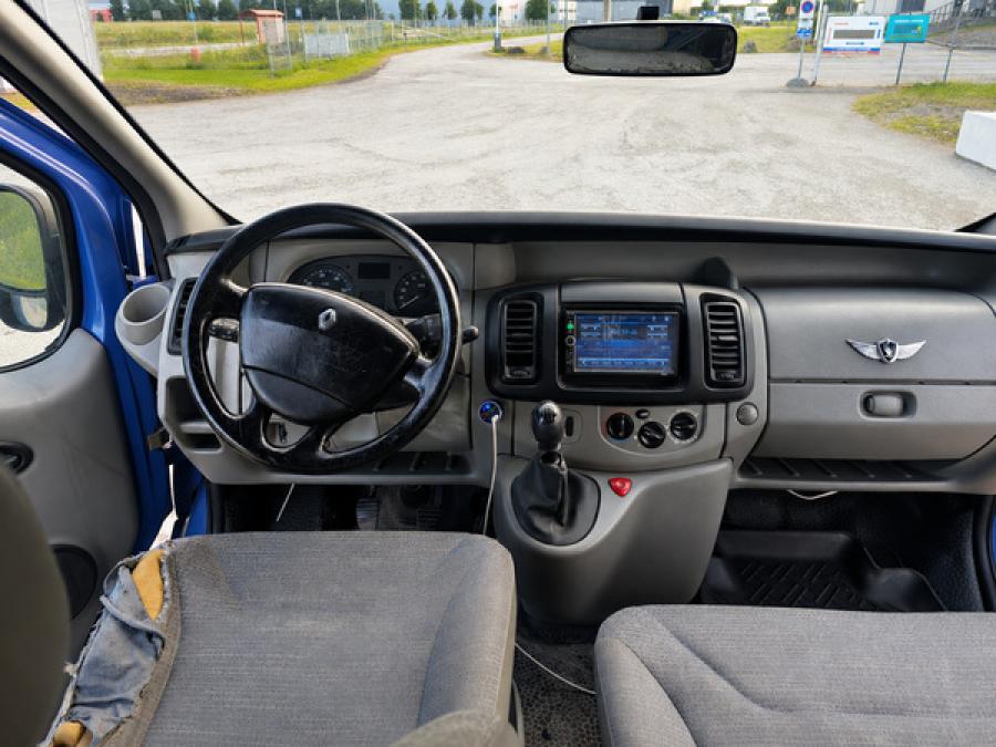Zils Renault Trafic 2007 Tallina, ar dzinēja tilpumu 0.00 L un nobraukumu 289 tūkst. km par 3290 €, foto 5 vietnē AUTOMOTO.COM.LV