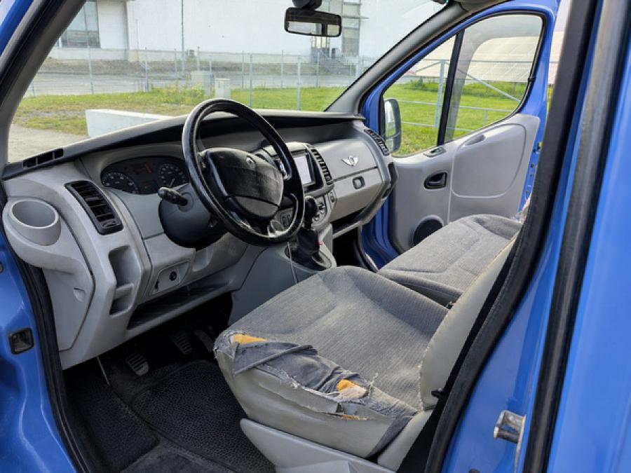 Zils Renault Trafic 2007 Tallina, ar dzinēja tilpumu 0.00 L un nobraukumu 289 tūkst. km par 3290 €, foto 7 vietnē AUTOMOTO.COM.LV