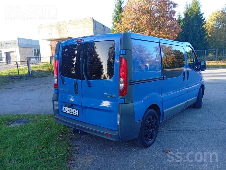 Zils Renault Trafic 2007 Tukums, ar dzinēja tilpumu 2.00 L un nobraukumu 330 tūkst. km par 4390 €, foto 5 vietnē AUTOMOTO.COM.LV