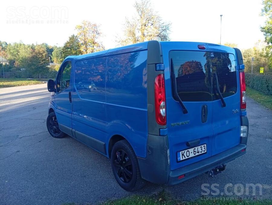 Zils Renault Trafic 2007 Tukums, ar dzinēja tilpumu 2.00 L un nobraukumu 330 tūkst. km par 4390 €, foto 6 vietnē AUTOMOTO.COM.LV