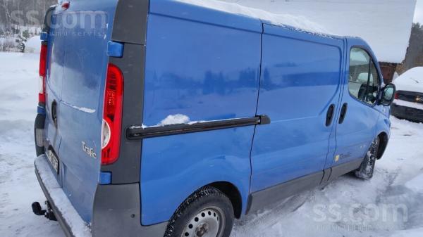 Zils Renault Trafic 2008 Saldus, ar dzinēja tilpumu 2.00 L un nobraukumu 238 tūkst. km par 2700 €, foto 5 vietnē AUTOMOTO.COM.LV