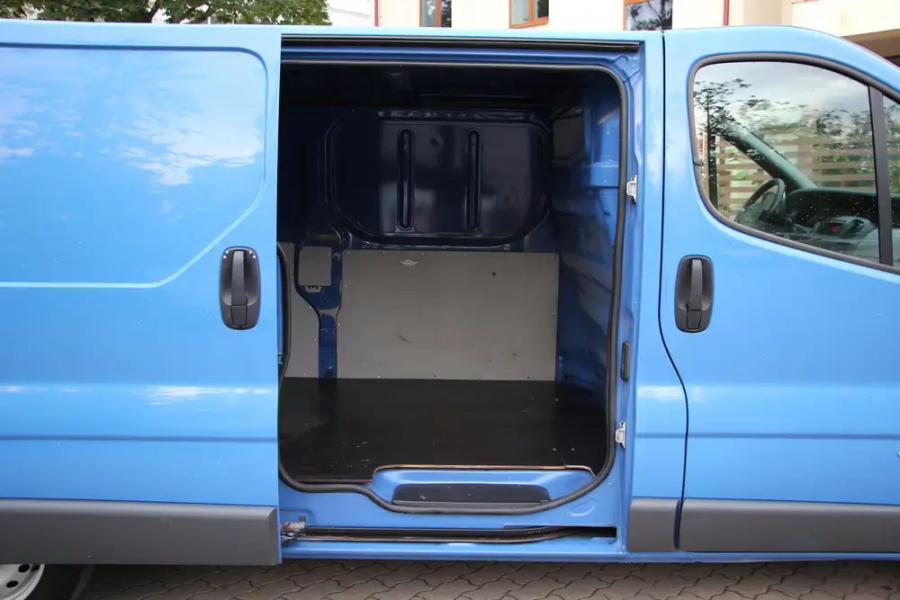 Zils Renault Trafic 2008 Mārupe, ar dzinēja tilpumu 2.00 L un nobraukumu 345 tūkst. km par 4150 €, foto 10 vietnē AUTOMOTO.COM.LV