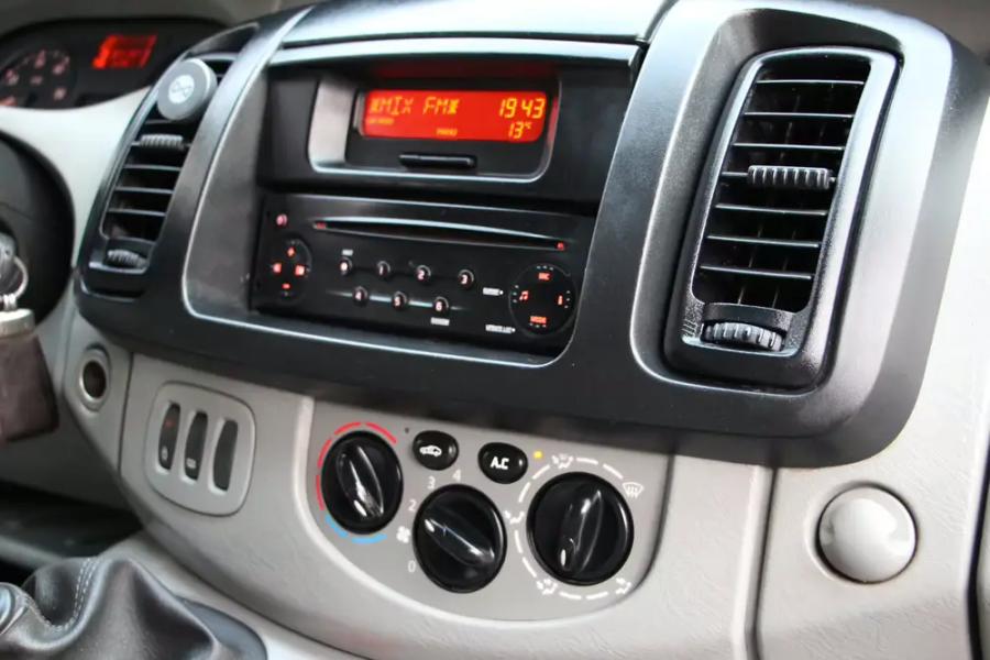 Zils Renault Trafic 2008 Mārupe, ar dzinēja tilpumu 2.00 L un nobraukumu 345 tūkst. km par 4150 €, foto 14 vietnē AUTOMOTO.COM.LV