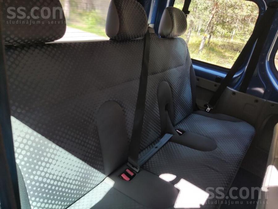 Blue Renault Trafic 2008 in Riga, with an engine capacity of 2.00 L and mileage of 395 thousand km for 5300 €, photo 11 on AUTOMOTO.COM.LV