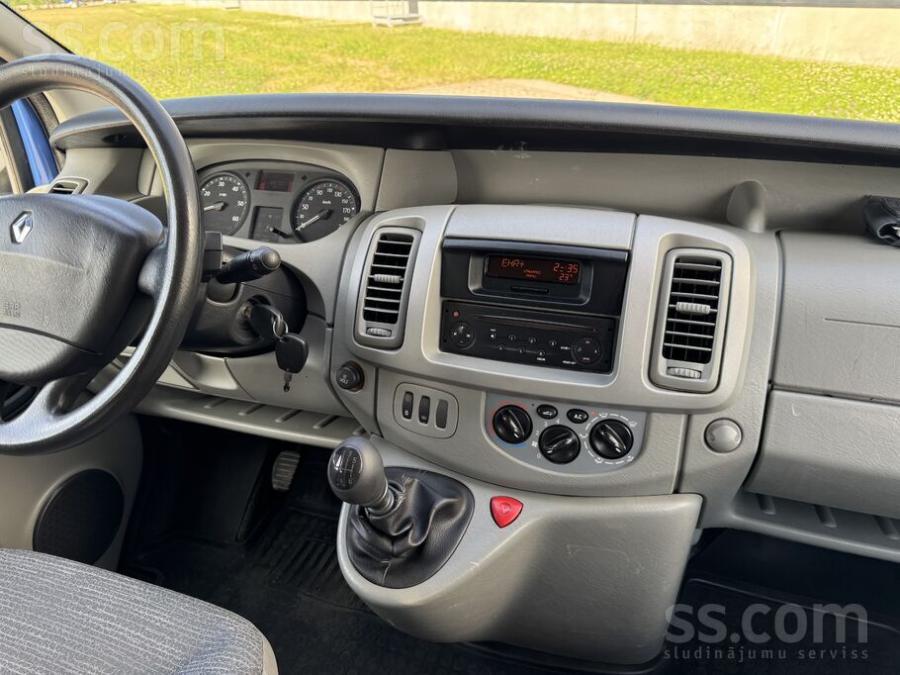 Zils Renault Trafic 2009 Rīga, ar dzinēja tilpumu 2.50 L un nobraukumu 165 tūkst. km par 5900 €, foto 13 vietnē AUTOMOTO.COM.LV