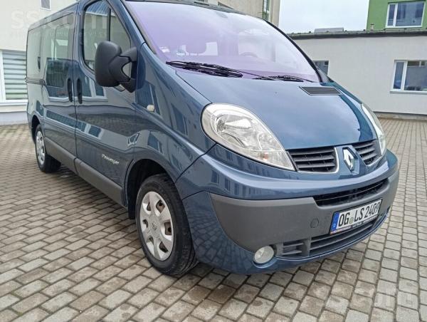 Blue Renault Trafic 2009 in Balvi, with an engine capacity of 2.00 L and mileage of 210 thousand km for 7350 €, photo 4 on AUTOMOTO.COM.LV