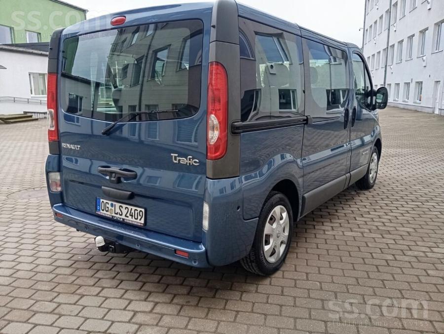 Blue Renault Trafic 2009 in Balvi, with an engine capacity of 2.00 L and mileage of 210 thousand km for 7350 €, photo 5 on AUTOMOTO.COM.LV