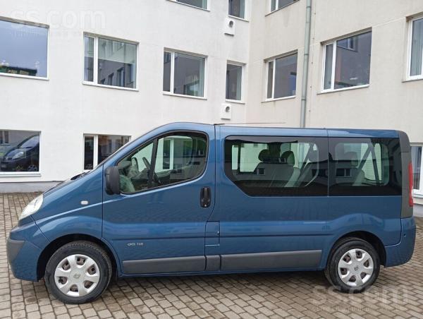 Blue Renault Trafic 2009 in Balvi, with an engine capacity of 2.00 L and mileage of 210 thousand km for 7350 €, photo 9 on AUTOMOTO.COM.LV