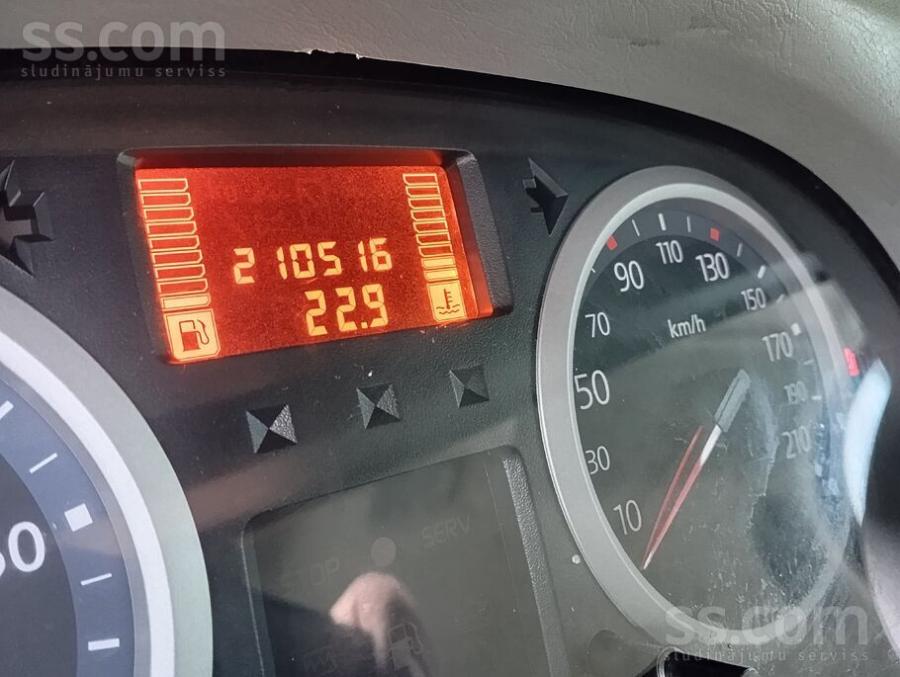 Blue Renault Trafic 2009 in Balvi, with an engine capacity of 2.00 L and mileage of 210 thousand km for 7350 €, photo 19 on AUTOMOTO.COM.LV