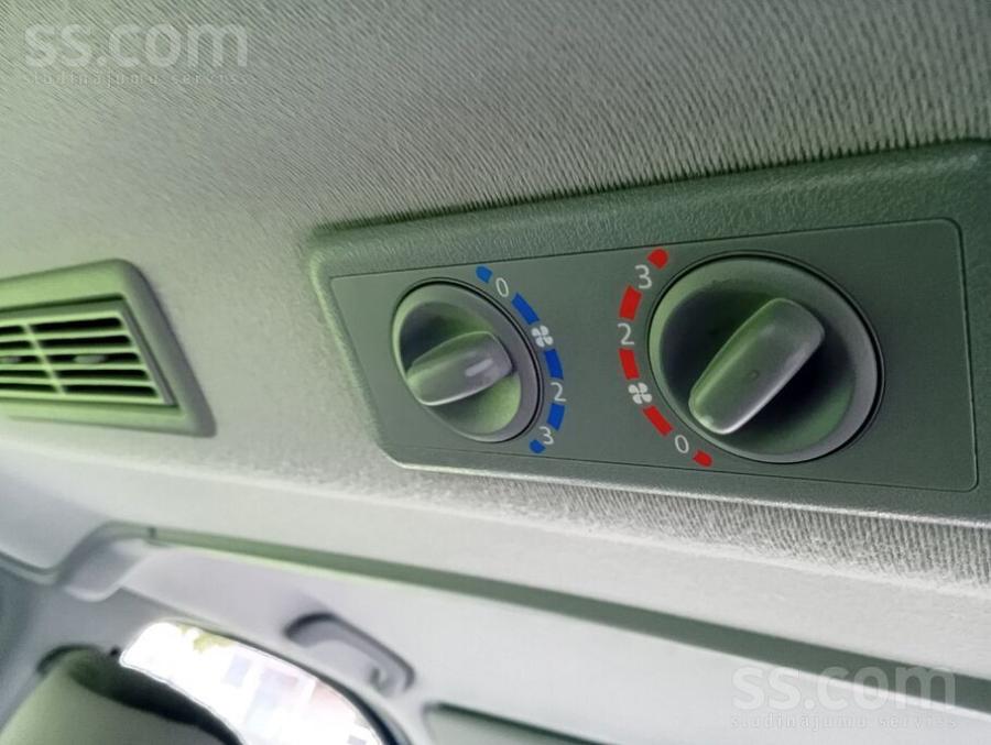 Blue Renault Trafic 2009 in Balvi, with an engine capacity of 2.00 L and mileage of 210 thousand km for 7350 €, photo 27 on AUTOMOTO.COM.LV
