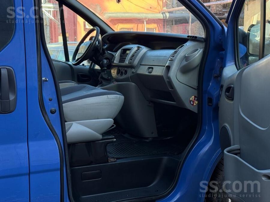 Zils Renault Trafic 2009 Rīga, ar dzinēja tilpumu 2.00 L un nobraukumu 363 tūkst. km par 5500 €, foto 16 vietnē AUTOMOTO.COM.LV