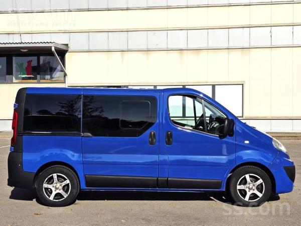 Blue Renault Trafic 2009 in Riga, with an engine capacity of 2.00 L and mileage of 363 thousand km for 5500 €, photo 4 on AUTOMOTO.COM.LV