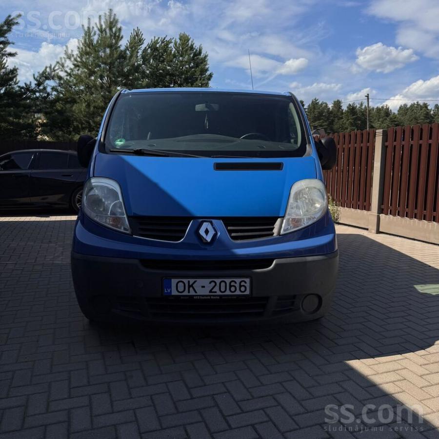 Blue Renault Trafic 2011 in Daugavpils, with an engine capacity of 2.00 L and mileage of 232 thousand km for 5500 €, photo 4 on AUTOMOTO.COM.LV