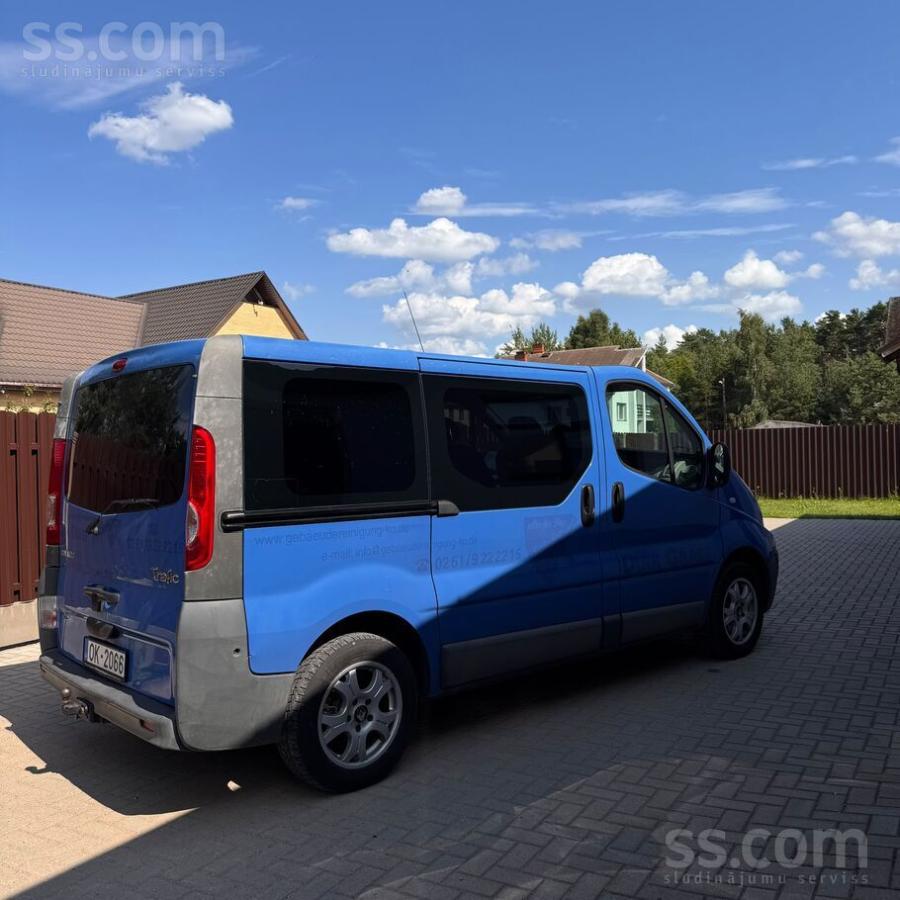Blue Renault Trafic 2011 in Daugavpils, with an engine capacity of 2.00 L and mileage of 232 thousand km for 5500 €, photo 6 on AUTOMOTO.COM.LV